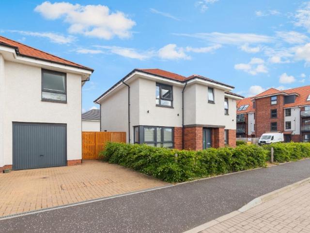 Calico Road, Newton Mearns, East. 4 bed detached house to rent £2,750 pcm £635 pw