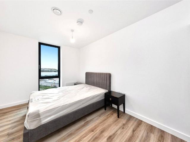 Calibra Court, Kimpton Road, Luton LU2, 2 bed flat to rent, £1,550 pcm | PrimeLocation