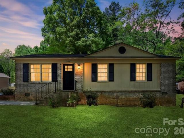 California Cir, York, Home For Sale