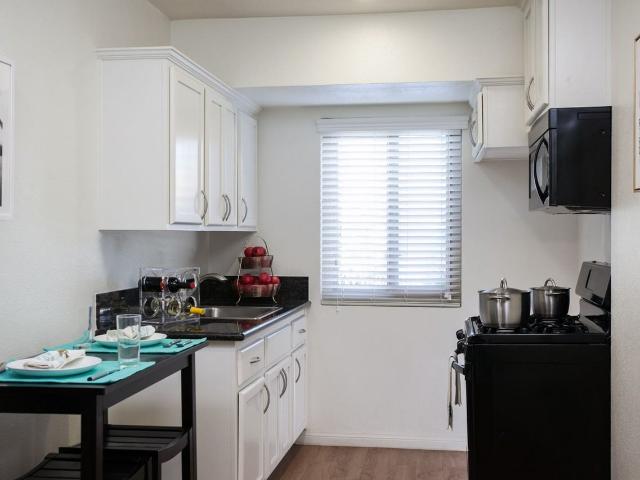 California Palms Apartments 1 Bedroom Apartment for Rent at 901 S Harbor Blvd, Santa Ana, CA 92704 Santa Anita Park