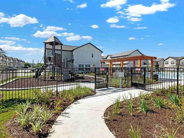 Caliza at the Loop 3 Bedroom Apartment for Rent at 4510 N Loop 1604 E, San Antonio, TX 78247