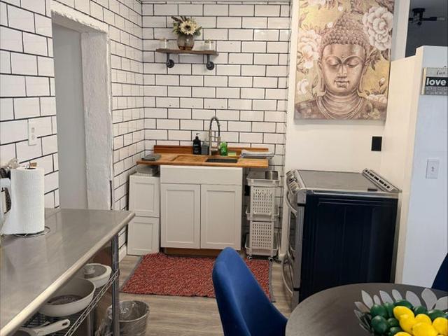 Call me home! West Tampa prime location convenient