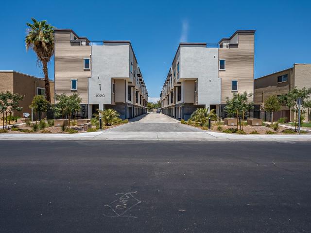 Call me regarding our Move In Special! Walking distance to ASU 3 BEDROOM 2.5 BATHS