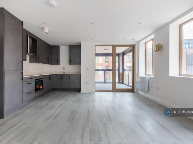 Calleva Court, Hounslow, TW4 2 bed flat to rent £1,850 pcm £427 pw
