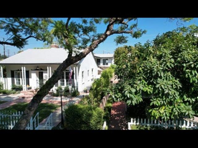 Calm and organized female seeking roommate