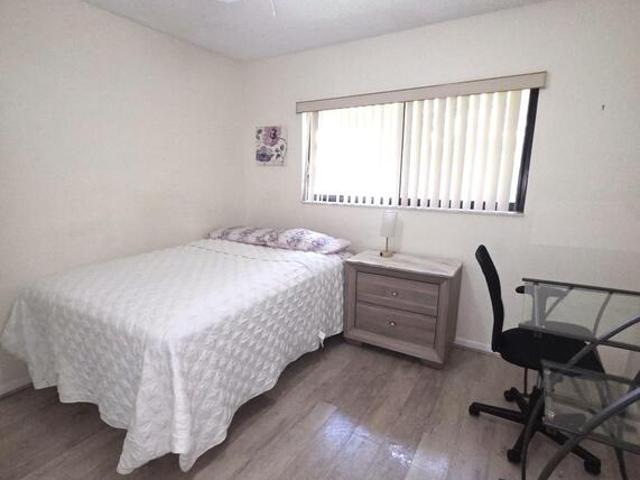 Calm, Clean & Comfortable Room in Quiet Tamarac Home