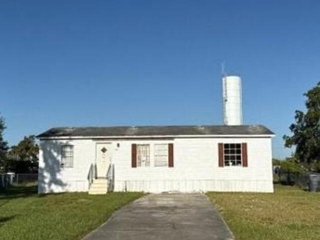 Caloosa Lake Cir S