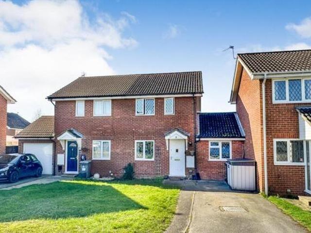 Calshot Place, Calcot,3 Bedroom Semi detached