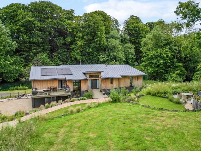 Calstone, Calne, SN11 4 bed detached house to rent £8,000 pcm £1,846 pw