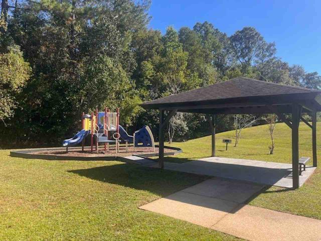 Captain's Landing Apartments 3 Bedroom Apartment for Rent at 8730 University Rd, Bayou La Batre, AL 36509