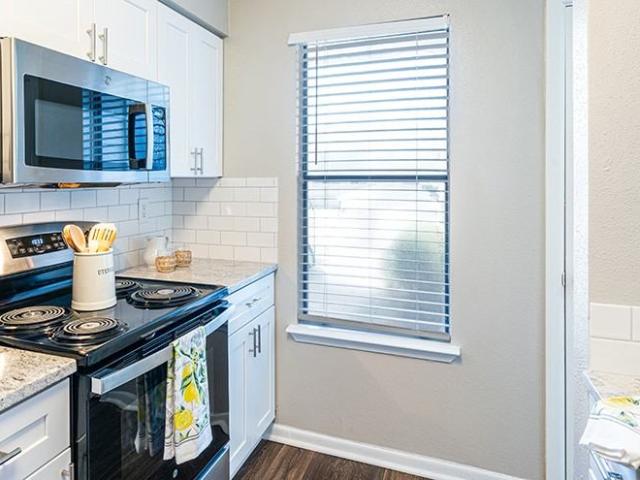 Captain's Landing Apartments 1 Bedroom Apartment for Rent at 3102 69th St, Galveston, TX 77551 Central City