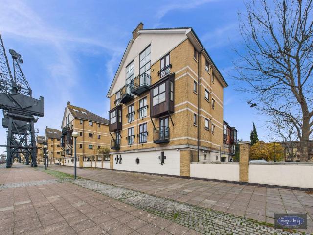 Capulet Mews, Arragon House, E16 2 bed apartment to rent £1,900 pcm £438 pw