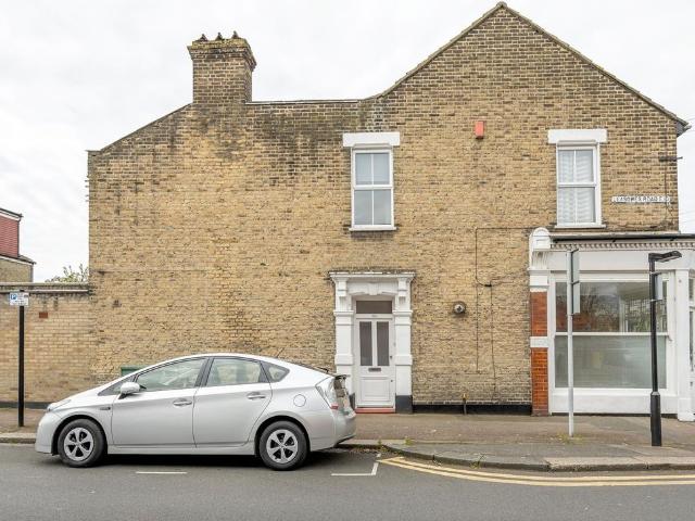 Capworth Street, Walthamstow E10, 3 bed maisonette to rent, £2,500 pcm | PrimeLocation
