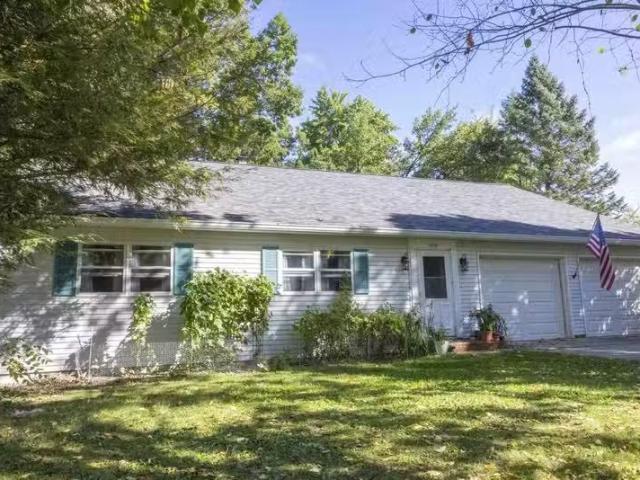 Cape Cod, Single Family Residence Chelsea, MI 276 Cedar Lak.