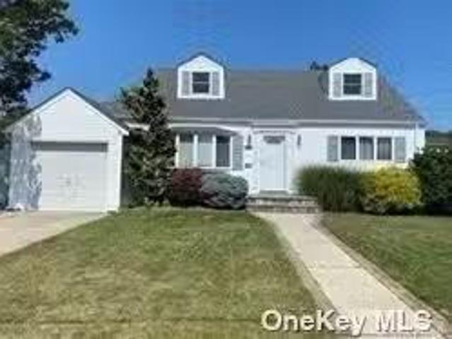 Cape Cod, Single Family Residence East Meadow, NY 877 Blend.