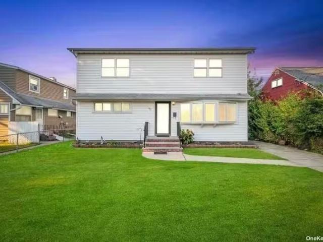 Cape Cod, Single Family Residence Hicksville, NY 45 Ronald.