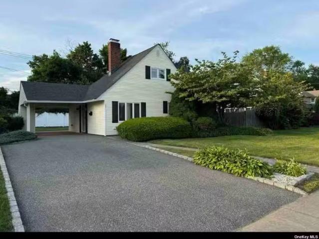 Cape Cod, Single Family Residence Hicksville, NY 69 Tiptop Ln