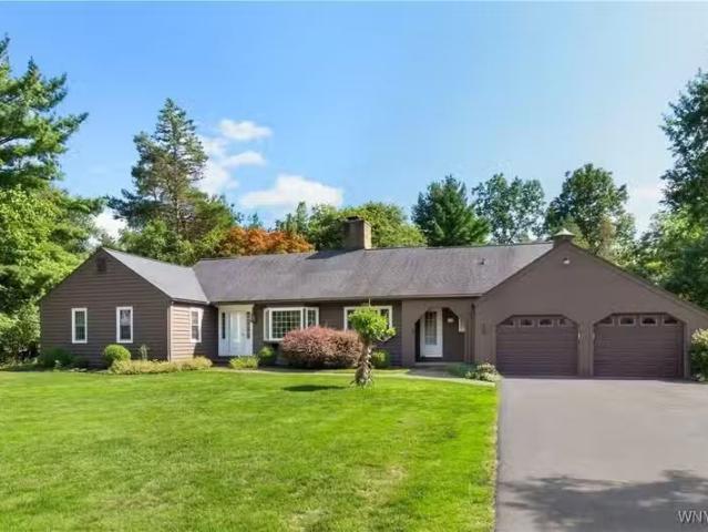 Cape Cod, Single Family Residence Orchard Park, NY 138 Ston.
