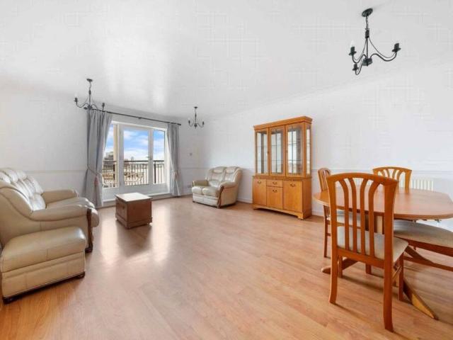 Cape Henry Court, Jamestown Way E14, 2 bed flat to rent, £2,400 pcm | PrimeLocation