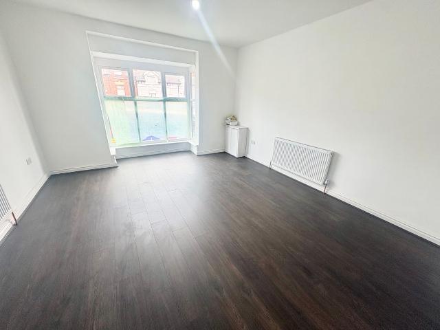 Cape Hill, Smethwick B66, 1 bed flat to rent, £800 pcm | PrimeLocation