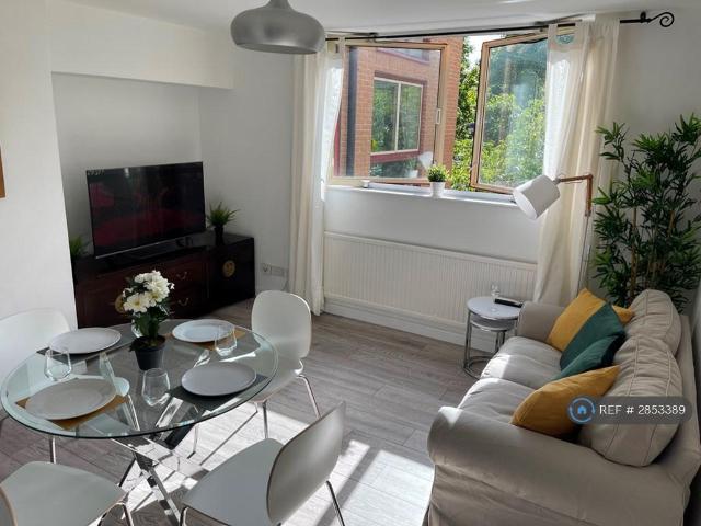 Cape Yard, London, E1W 2 bed flat to rent £2,900 pcm £669 pw