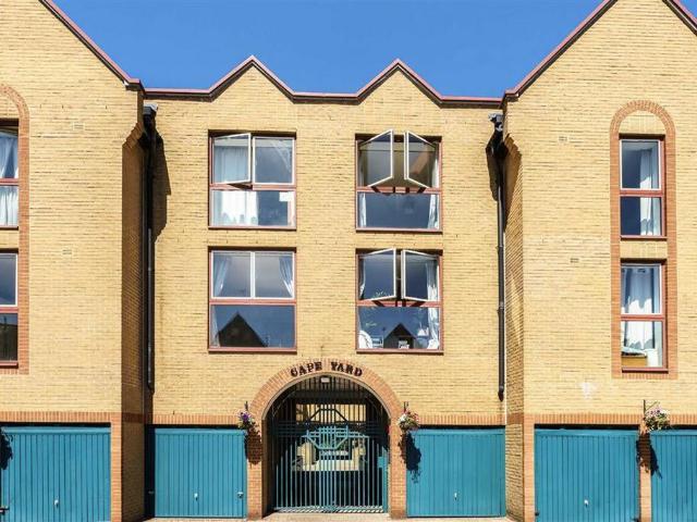 Cape Yard, London E1W 2 bed flat to rent £2,250 pcm £519 pw