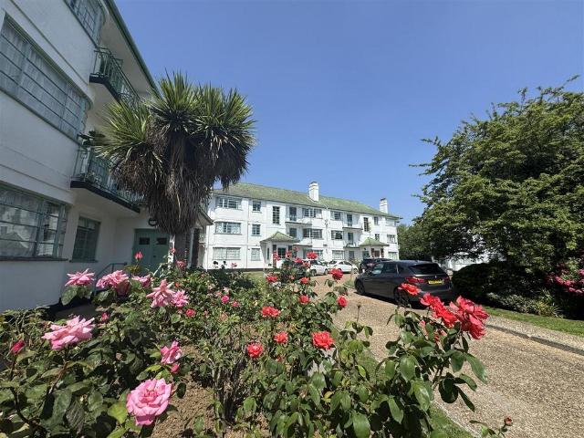 Capel Gardens, Pinner 2 bed apartment to rent £1,795 pcm £414 pw