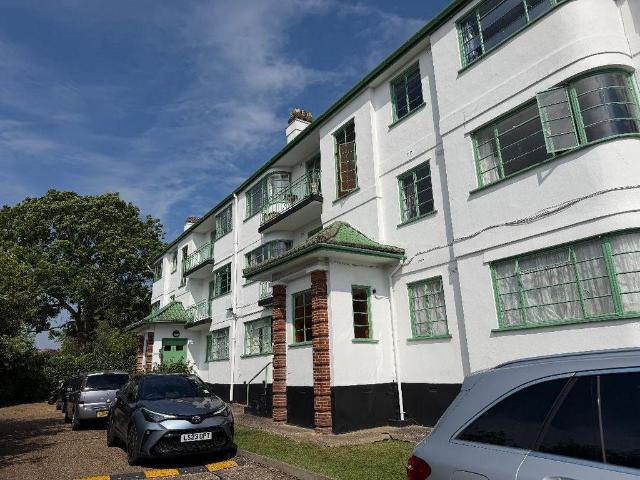 Capel Gardens, Pinner HA5 3 bed property to rent £2,150 pcm £496 pw
