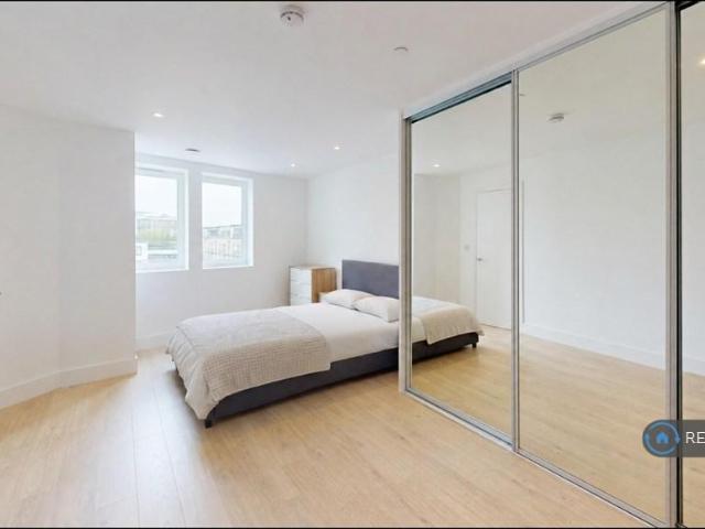 Capella Court, Purley, CR8 2 bed flat to rent £2,000 pcm £462 pw