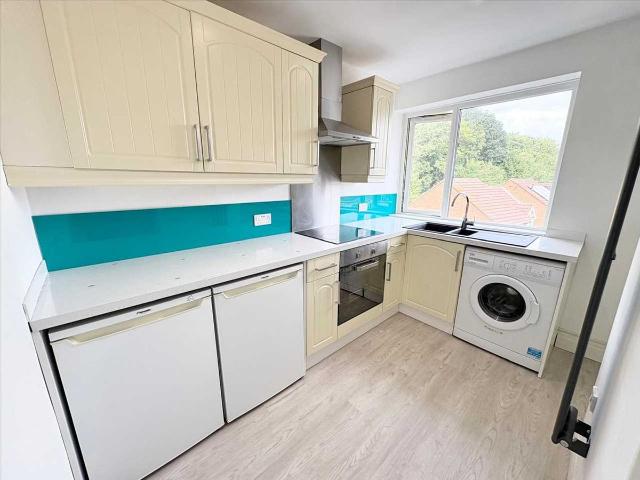 Capitol Court, Wollaton, Nottingham NG8, 3 bed flat to rent, £900 pcm | PrimeLocation