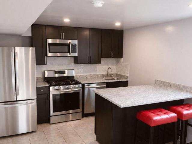 Capitol Heights Home, a 8 minute walk to transit s