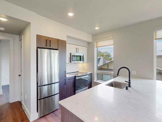 Capitol Hilltop Apartments 2 Bedroom Apartment for Rent at 555 15th Avenue East, Seattle, WA 98112 Broadway