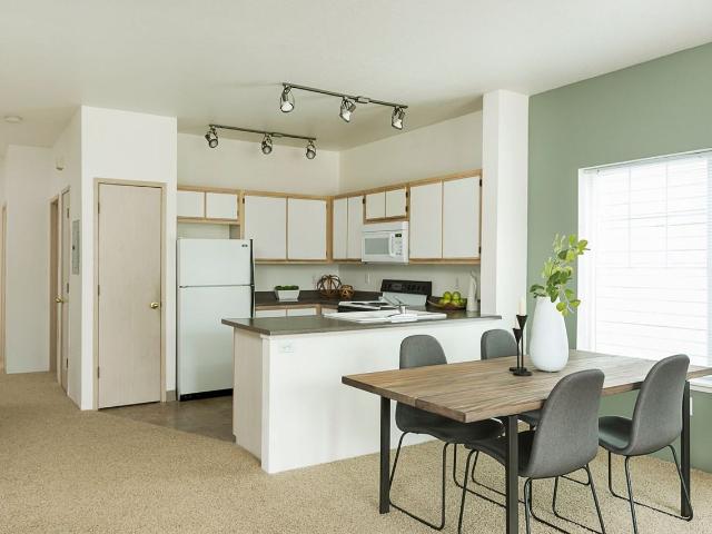 Capitola Commons 2 Bedroom Apartment for Rent at 10706 Sw Capitol Hwy, Portland, OR 97219 West Portland Park