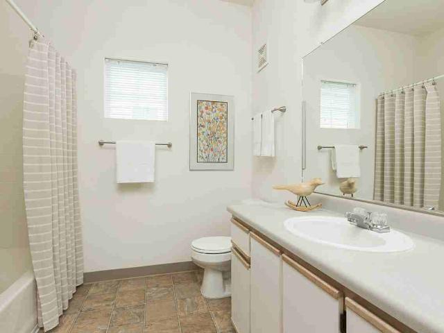 Capitola Commons 3 Bedroom Apartment for Rent at 10706 Sw Capitol Hwy, Portland, OR 97219 West Portland Park