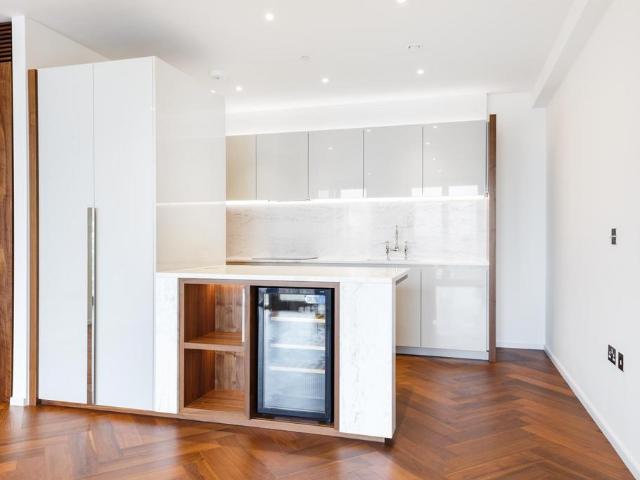 Capital Building, Embassy Gardens. 1 bed apartment to rent £3,358 pcm £775 pw
