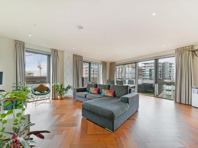 Capital Building, Embassy Gardens. 3 bed apartment to rent £6,500 pcm £1,500 pw