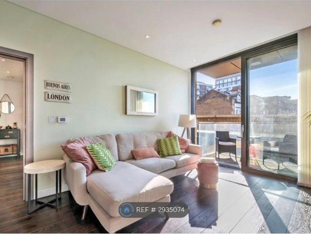 Capital House, London SW15, 2 bed flat to rent, £2,600 pcm | PrimeLocation