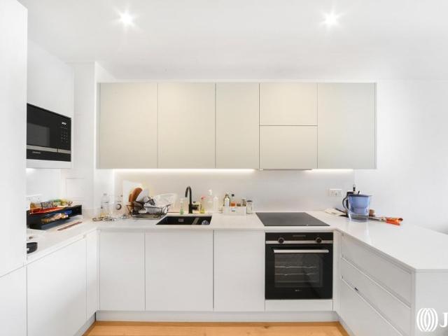 Capital Interchange Way Brentford TW8 1 bed apartment to rent £2,100 pcm £485 pw