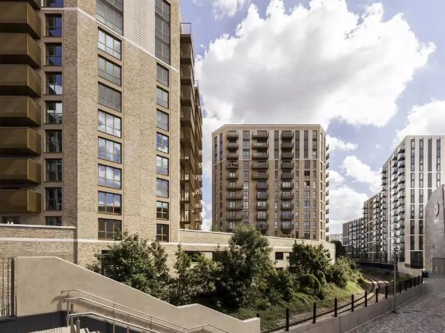Capital Interchange Way, Brentford TW8, 1 bed flat to rent, £2,000 pcm | PrimeLocation
