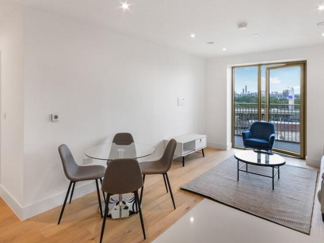 Capital Interchange Way, Brentford TW8, 1 bed flat to rent, £2,000 pcm | PrimeLocation