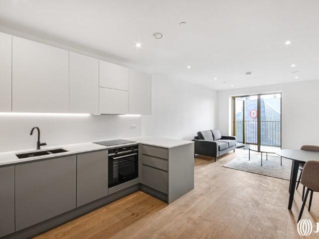 Capital Interchange Way, Brentford TW8, 1 bed flat to rent, £2,100 pcm | PrimeLocation