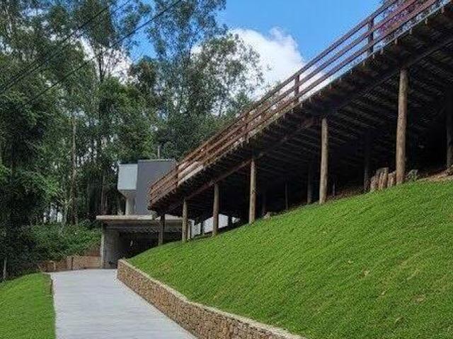 Capital Ville Casa moderna com bosque privativo de 500 m2 no Capital Ville