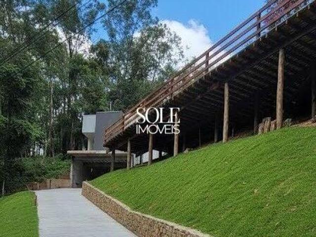 Capital Ville Casa moderna com bosque privativo de 500 m2 no Capital Ville