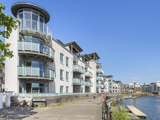 Capricorn Place, Hotwell Road, BS8 2 bed flat to rent £2,395 pcm £553 pw
