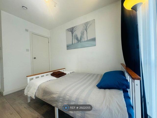 Capstan Square, London E14, Room to rent, £1,075 pcm | PrimeLocation