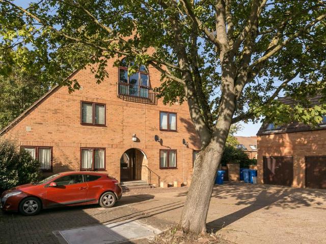 Capstan Way, London SE16 Studio to rent £1,499 pcm £346 pw