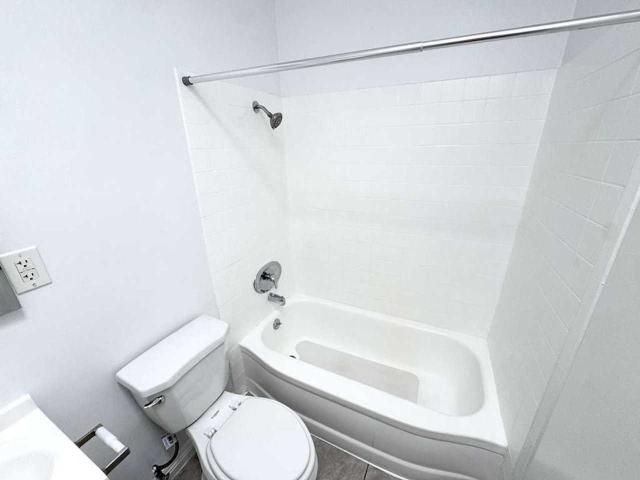 car946 Studio Apartment for Rent at 946 S Carondelet St, Los Angeles, CA 90006 MacArthur Park
