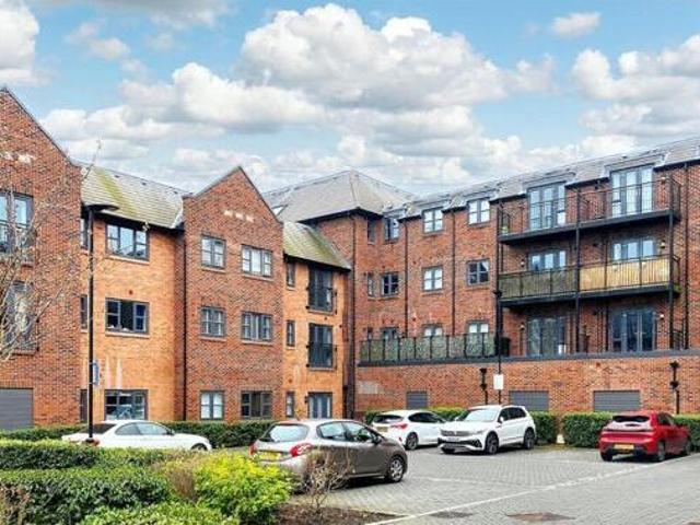 Carter Court, Hook, 2 Bedroom Flat