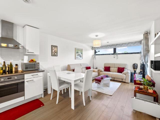 Carter House, SW11 Studio to rent £2,450 pcm £565 pw