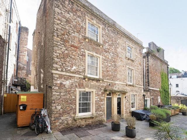 Carters Buildings, Portland Street, BS8 3 bed terraced house to rent £2,310 pcm £533 pw